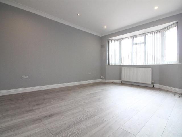 House at Hardwicke Avenue, Greater London