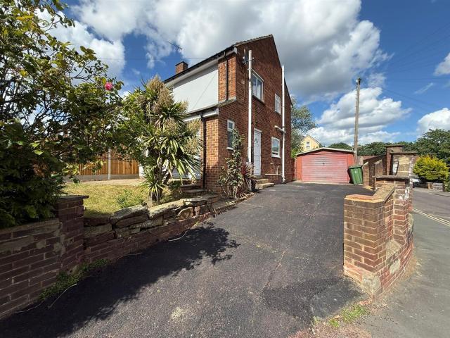 House at Hawthorn Road, Surrey Heath