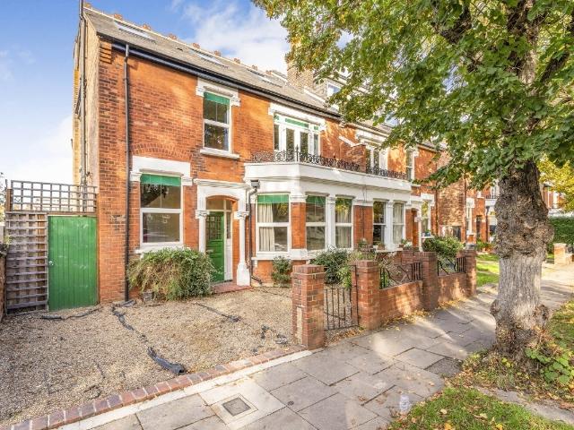 House at Hemington Avenue, Greater London