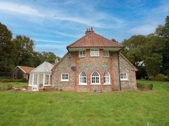 House at Heath Road, Breckland District