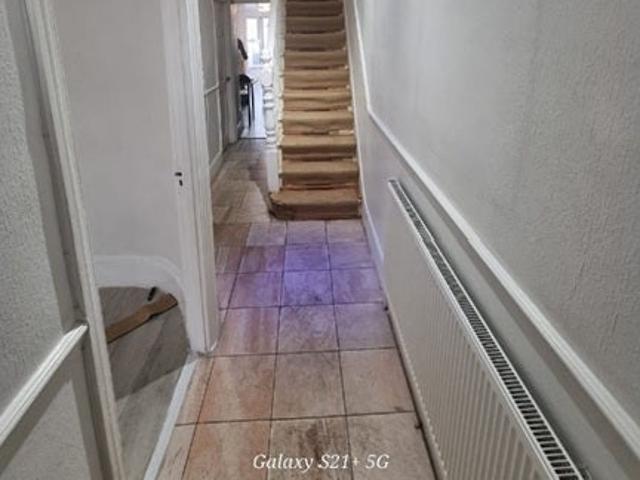 Room at Heigham Road, Greater London