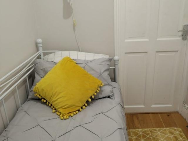 Room at Highfield Road, Greater London