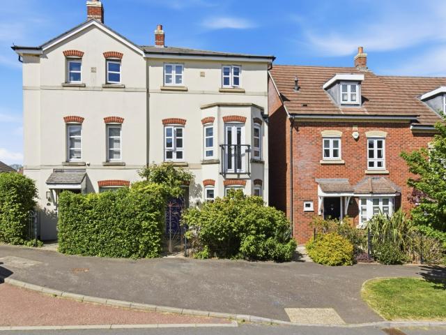 house at Hill View Road, WR14 1FJ