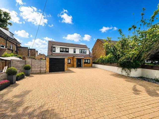 House at Hillside Road, Hertsmere