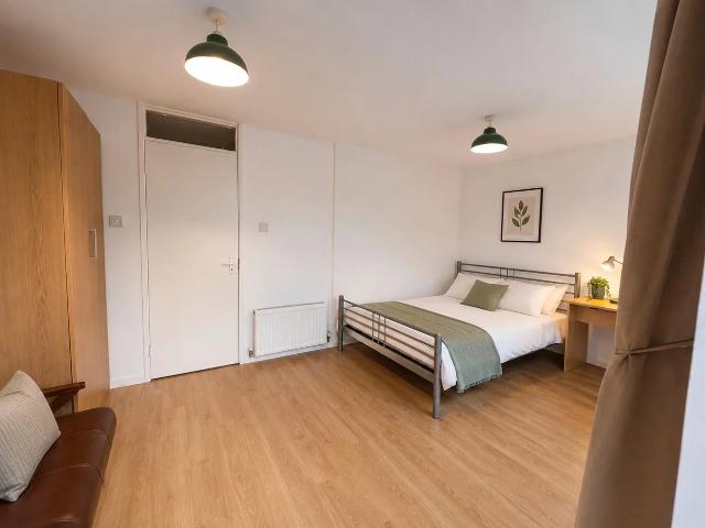 House at Hyde Park Close, Leeds