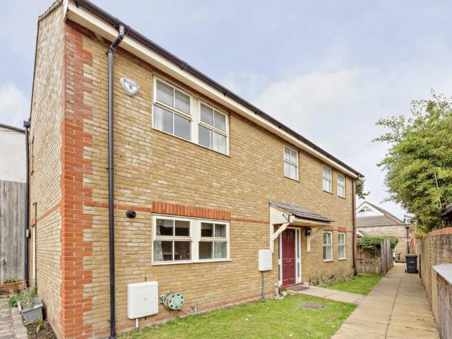 House at Hydethorpe Road, Greater London