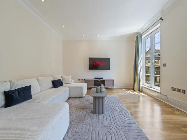 House at Kelsall Mews, Greater London