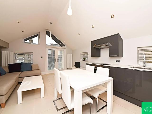 House at King Street, Greater London