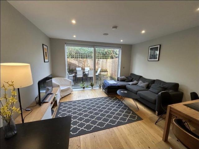 House at Kings Avenue, Greater London