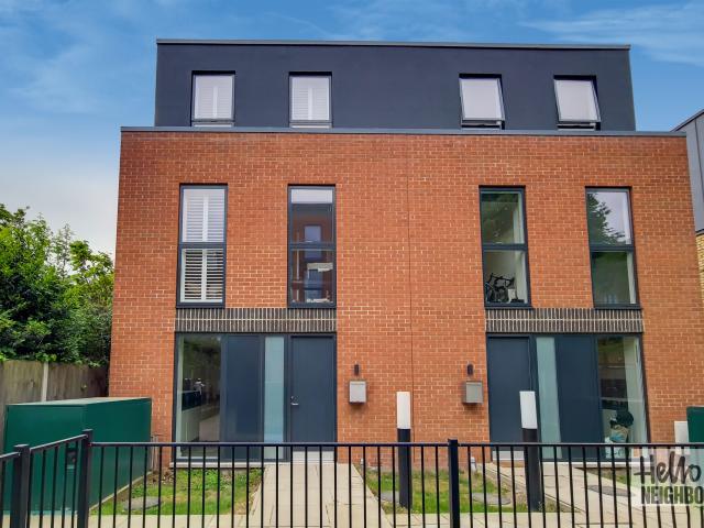 House at Kings Avenue, Greater London