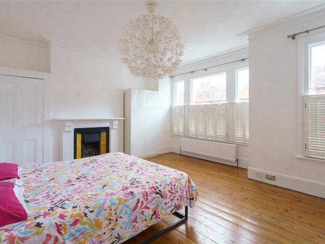 house at Kingscourt Road, London