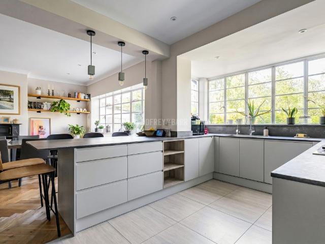 House at Kingsley Close, Greater London