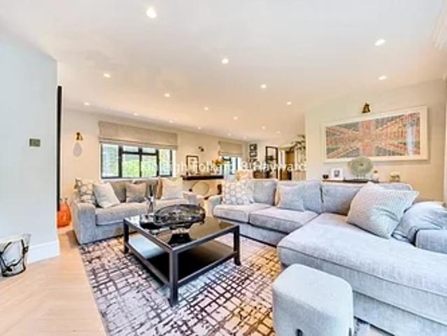 House at Kingsway, Greater London