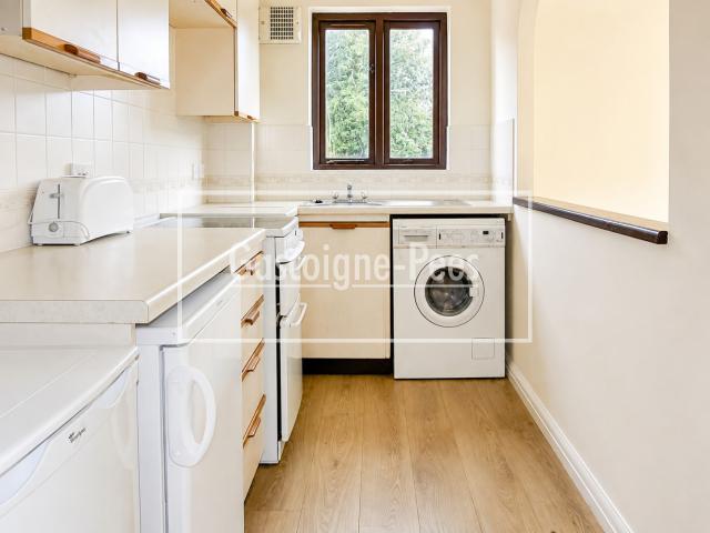 House at Kingpost Parade, Guildford
