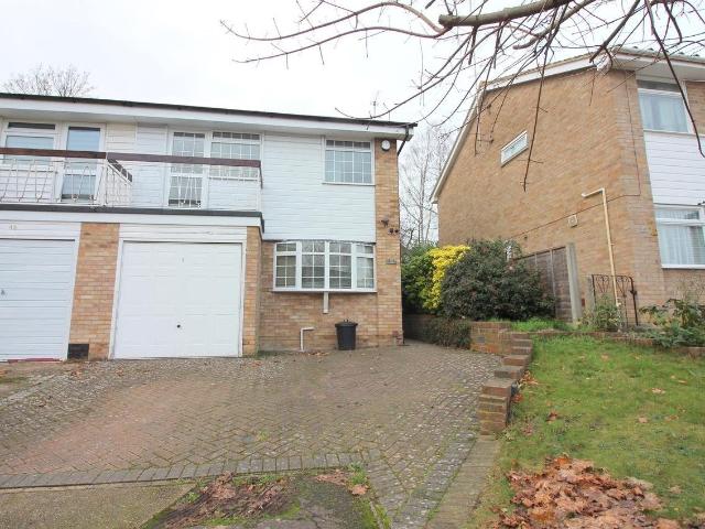 House at Knoll Crescent, Greater London