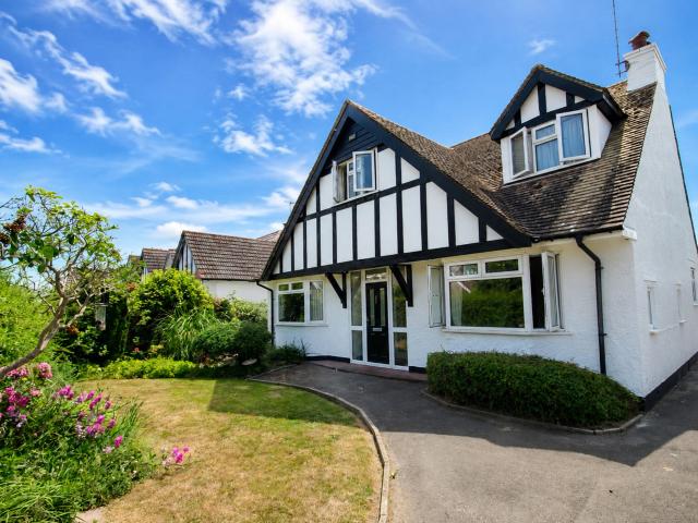 House at Knightscroft Avenue, Arun