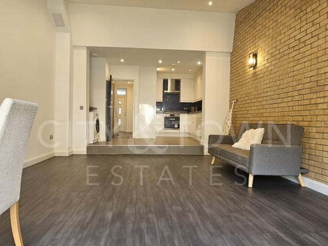 House at Landseer Avenue, Greater London