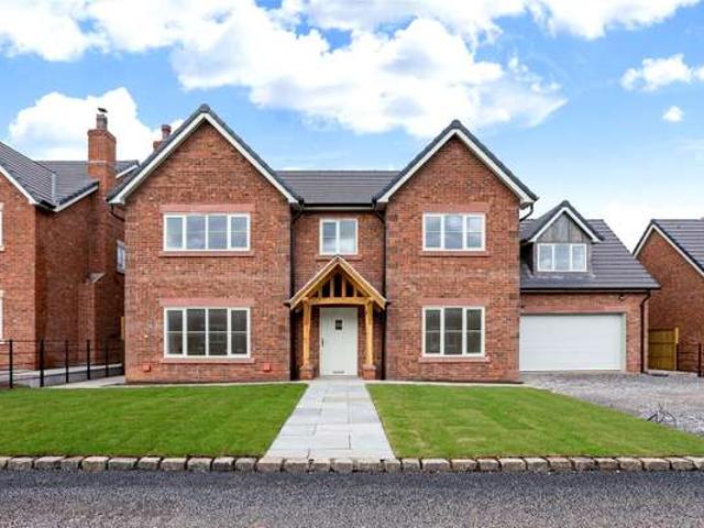 House at Langdon Close, Hatchmere