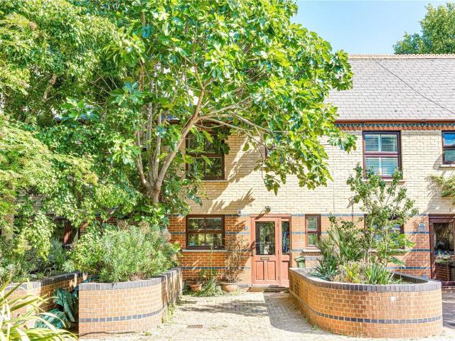 House at Langley Lane, Greater London