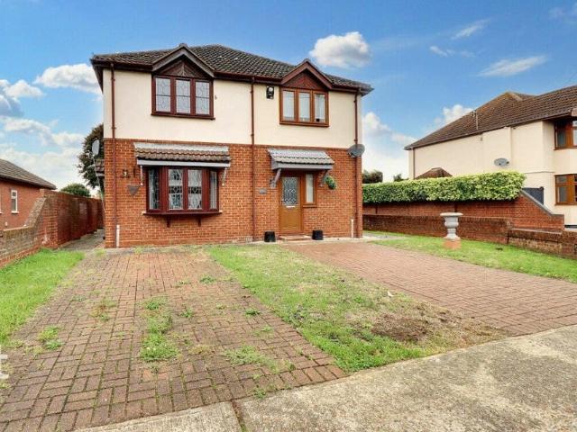 House at Lake Avenue, Greater London