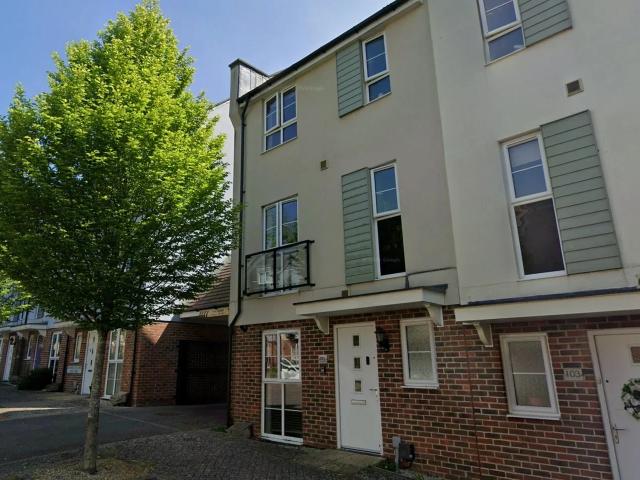 House at Laurens van der Post Way, Ashford