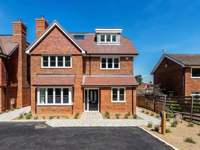 House at Leatherhead Road, Mole Valley