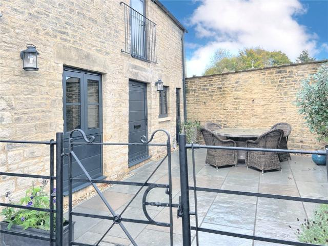 House at London Road, Cotswold District