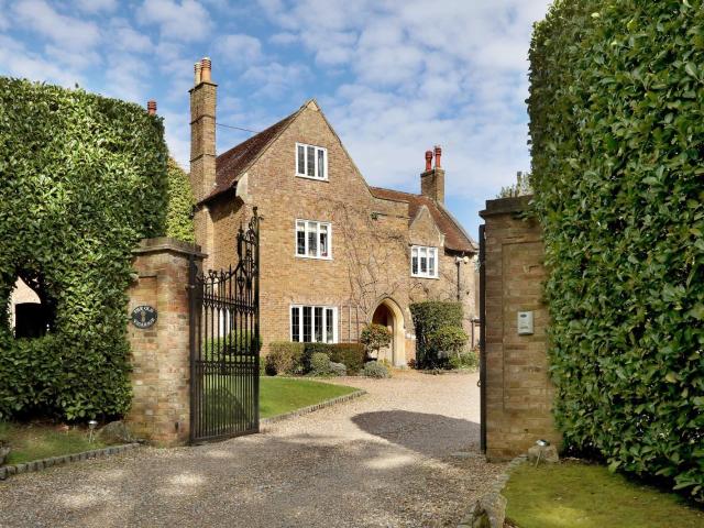 house at Cambridge Road, Beaconsfield
