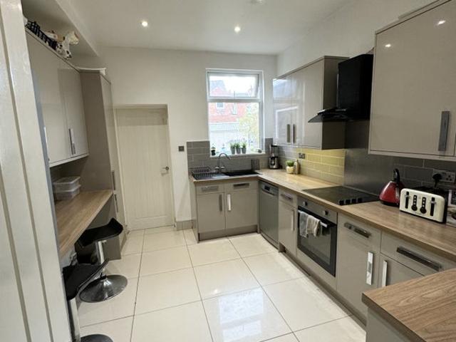 House at Long Causeway, Wakefield