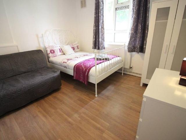 House at Lonsdale Avenue, Greater London