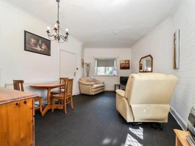House at Lochiel Road, Thornliebank