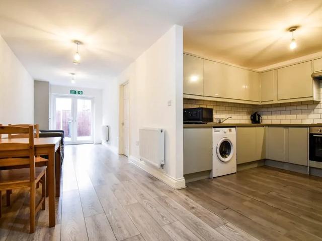 House at Lockesfield Place, Greater London
