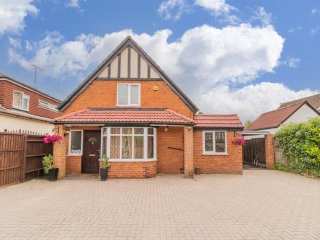 House at Loddon Bridge Road, Reading
