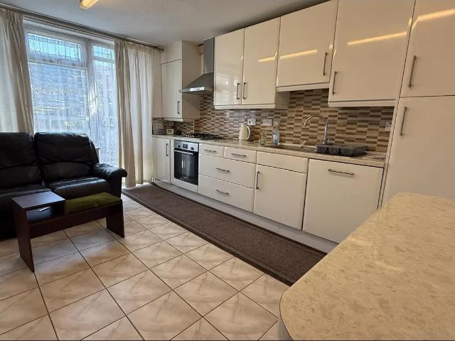 House at Lyneham Walk, Greater London