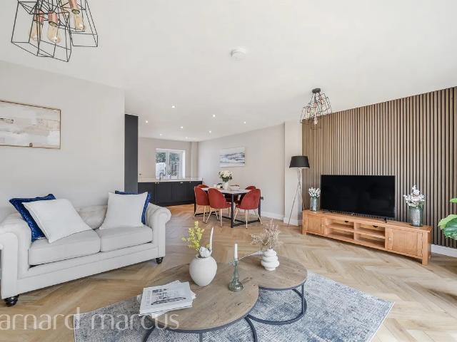 House at Manor Road South, Elmbridge