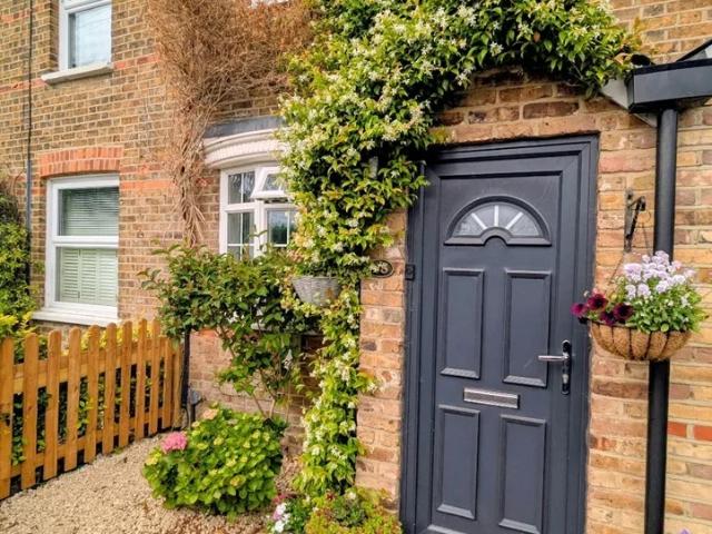 House at Mansion Lane, Richings Park