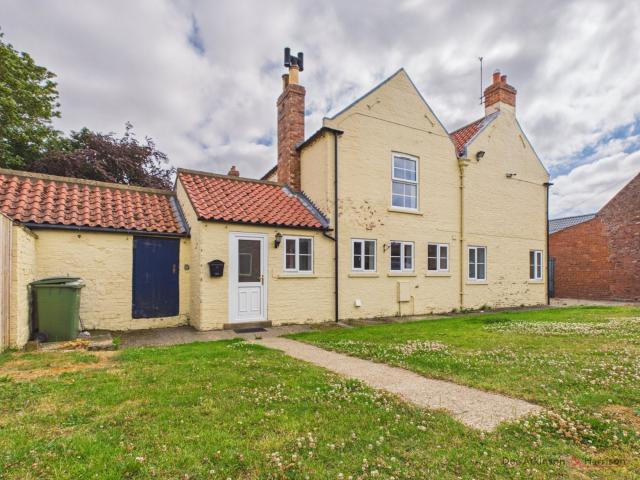 House at Main Street, Hull