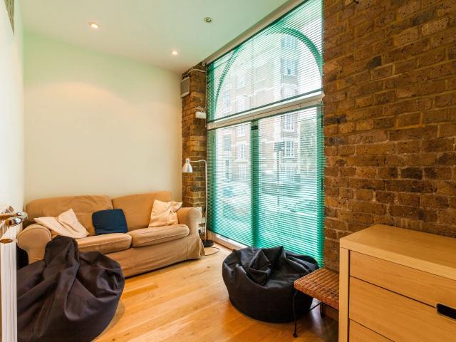 House at Marshalsea Road, Greater London