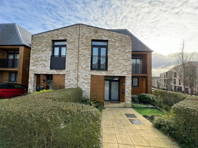 House at Mays Lane, Greater London