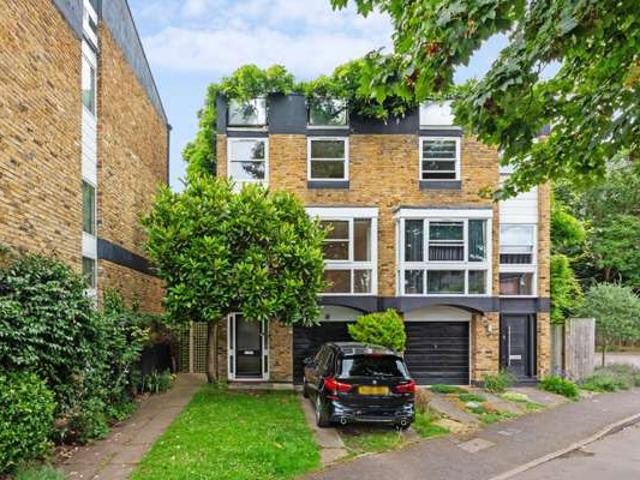 House at Meadow Close, Greater London