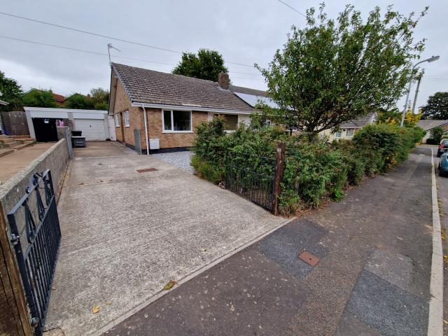 House at Meadow Close, Street