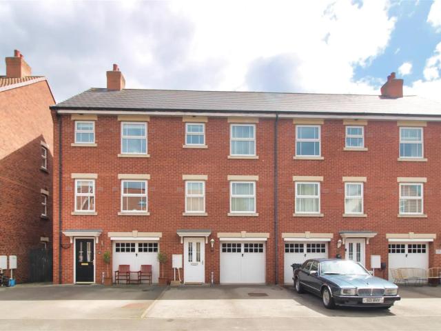 house at Merrybent Drive, Merrybent, Darlington