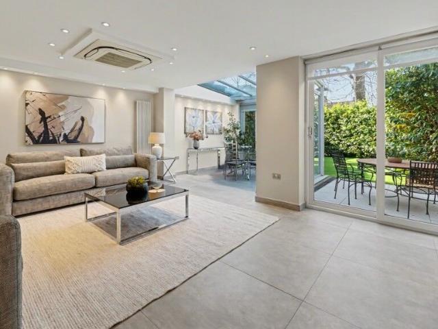 House at Middlefield, Greater London