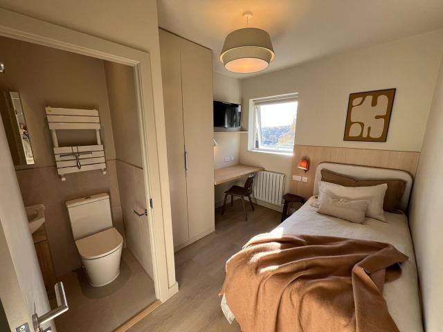 Room at Milton Road, Luton