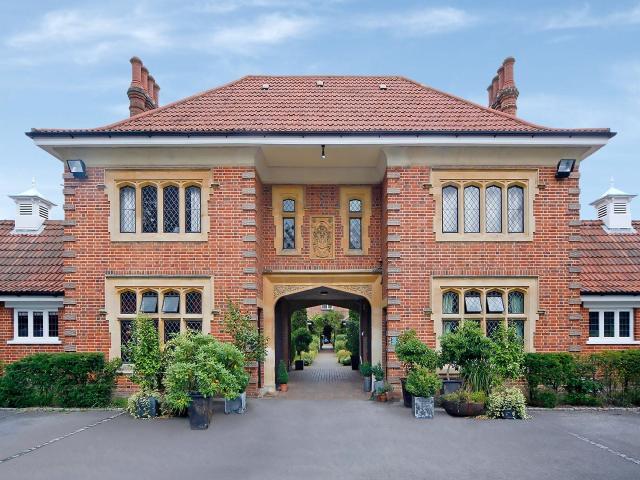 Apartment at Mill Ride, Chavey Down
