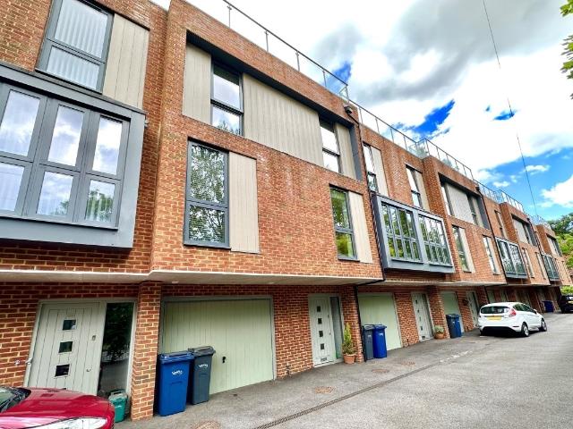 House at Millbank Close, Waverley