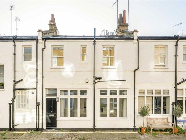 House at Montagu Mews South, City of Westminster