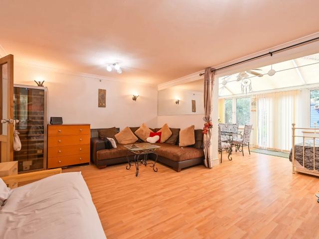 House at Mortlake Road, Greater London