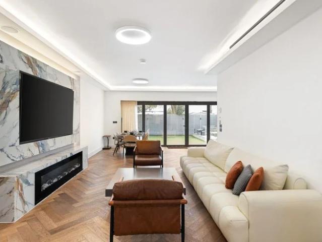 House at North Crescent, Greater London