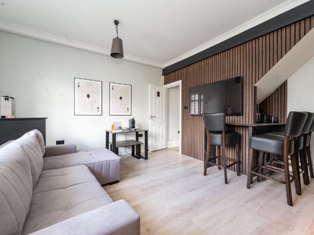 House at Northfield Avenue, Greater London